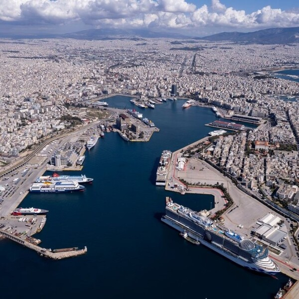 Piraeus Port ↔ Rafina Port